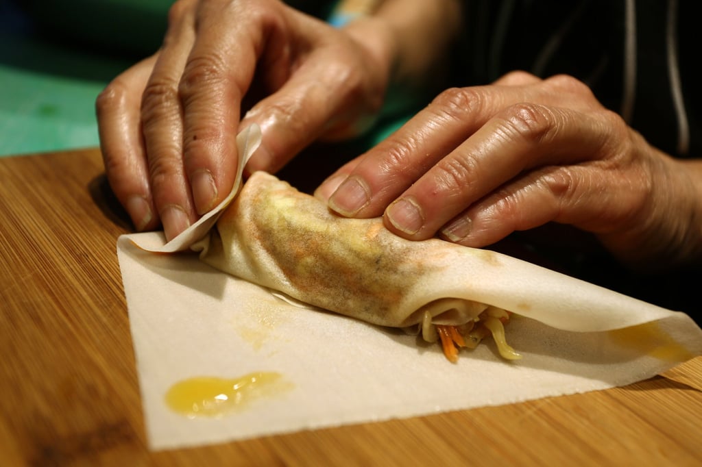 How to make lumpia Shanghai, Filipino spring rolls introduced by ...