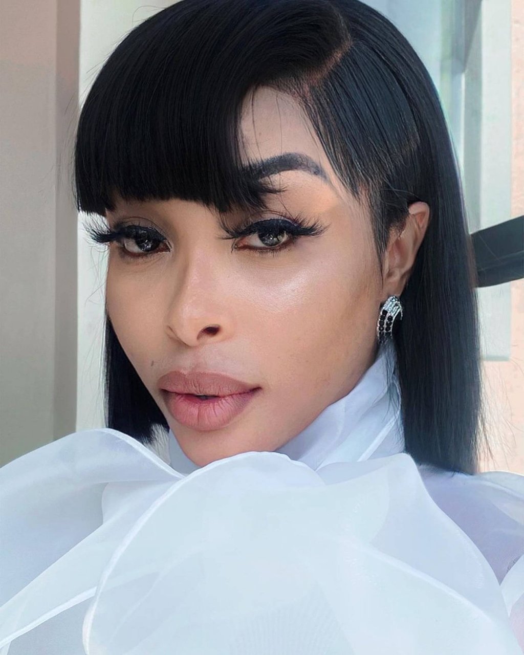 Who is ‘Queen of Bling’ Khanyi Mbau? Netflix’s Young, Famous and ...