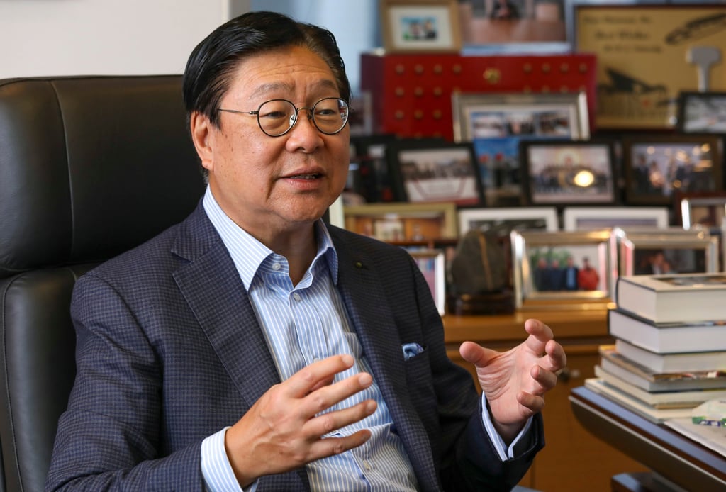 Ex-commerce chief joins tycoon Peter Woo in calling for Hong Kong to ...
