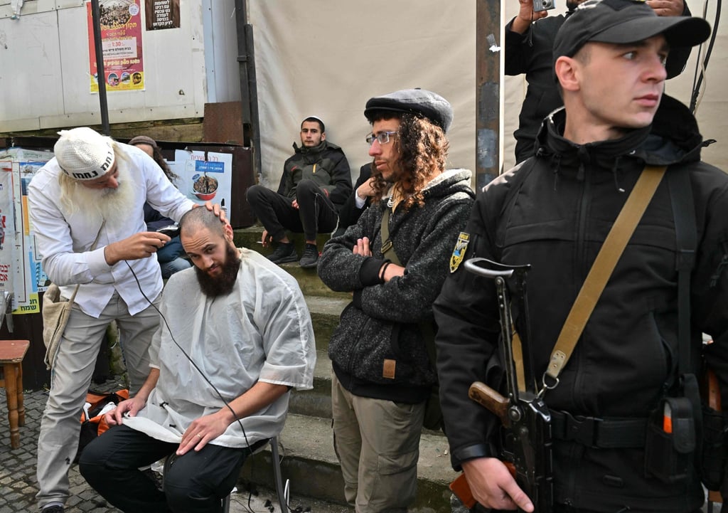 Thousands of Hasidic Jews defy travel warnings by making New Year ...