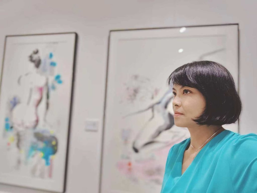 Fluidity of female nudes combines with Chinese ink style in Hong Kong ...