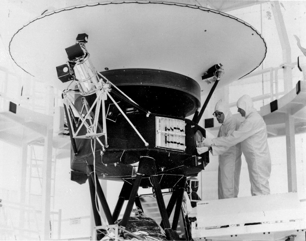 Nasa hears ‘heartbeat’ from Voyager 2 probe after contact was lost ...
