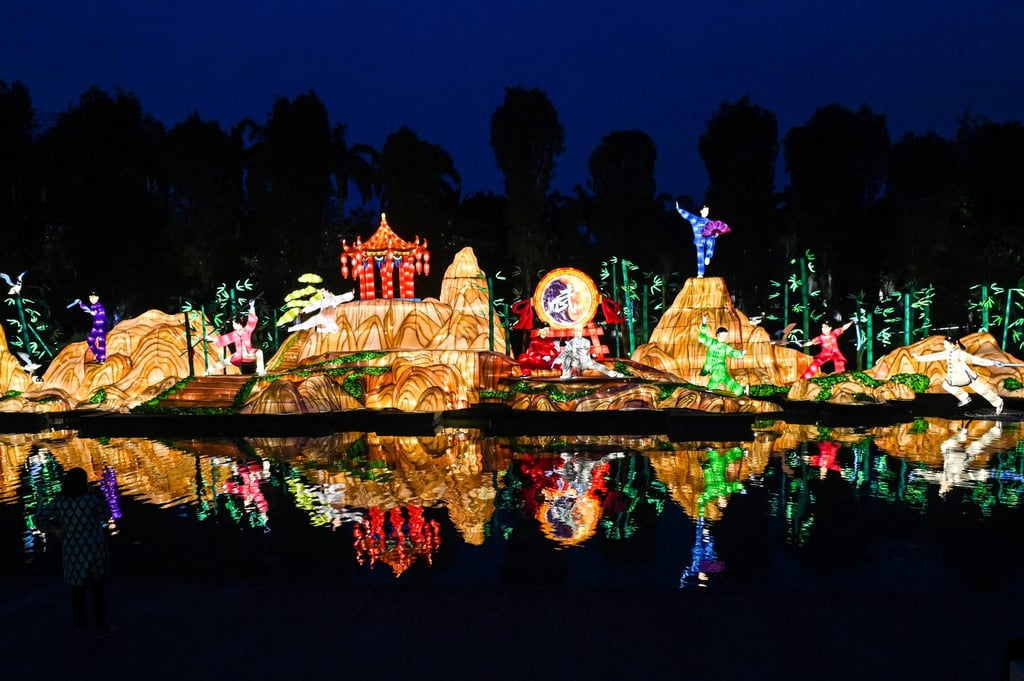 Singapore jails immigration officer who helped Chinese prostitute ...