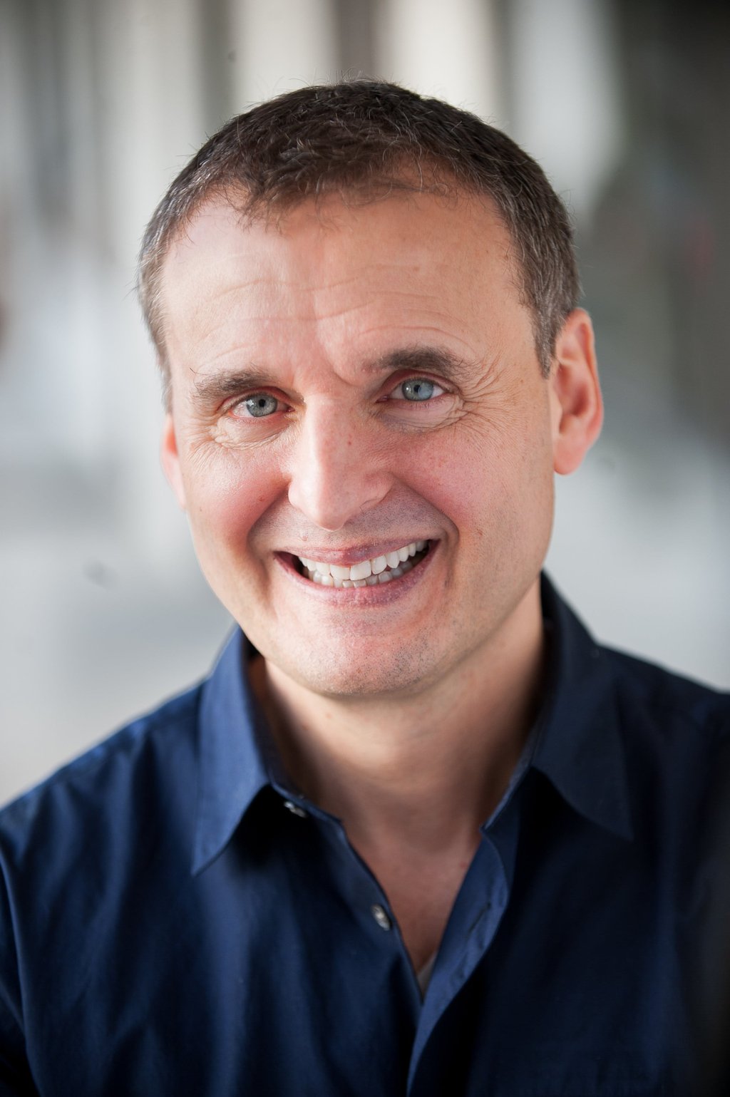 Netflix food show host Phil Rosenthal thrives in front of an audience ...