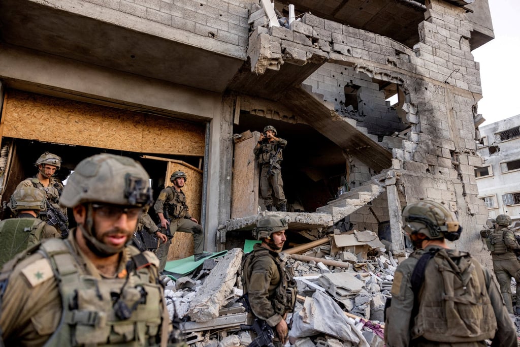 Israel-Hamas fight heats up in Gaza City, sending more Palestinians ...