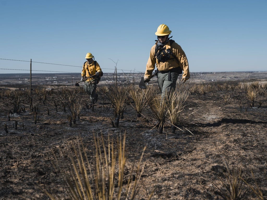 US firefighters face difficult weather conditions as they battle ...