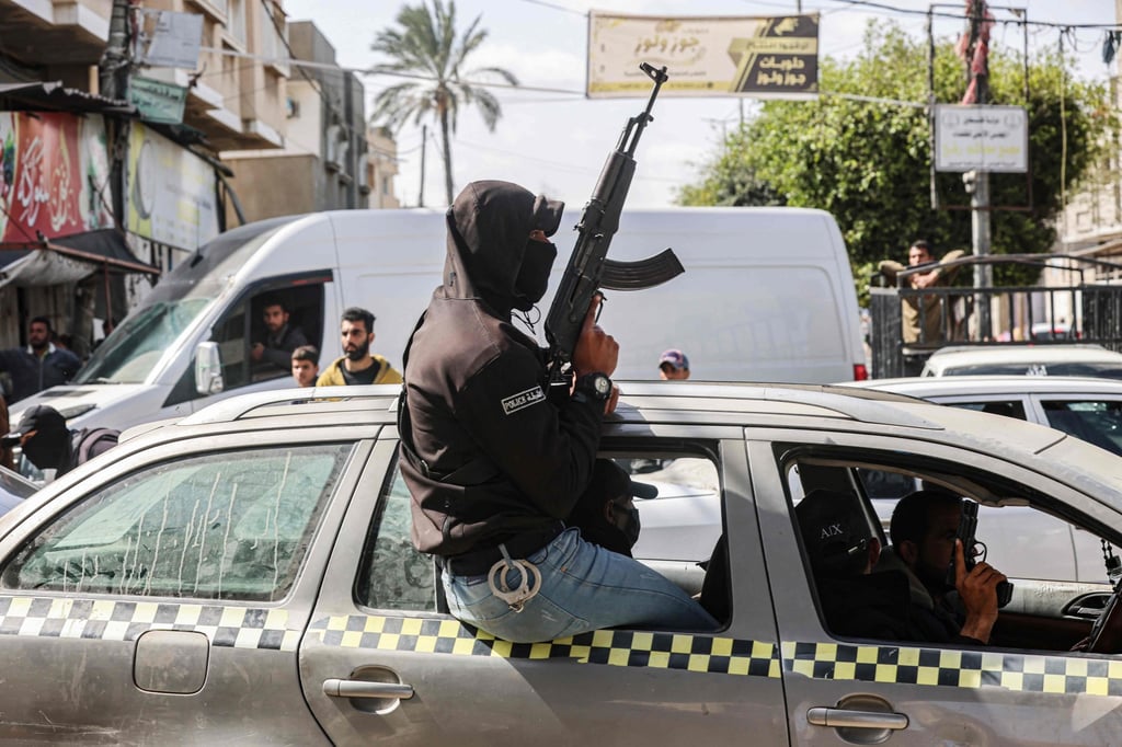 With police absent in war-torn Gaza, masked vigilantes patrol streets ...