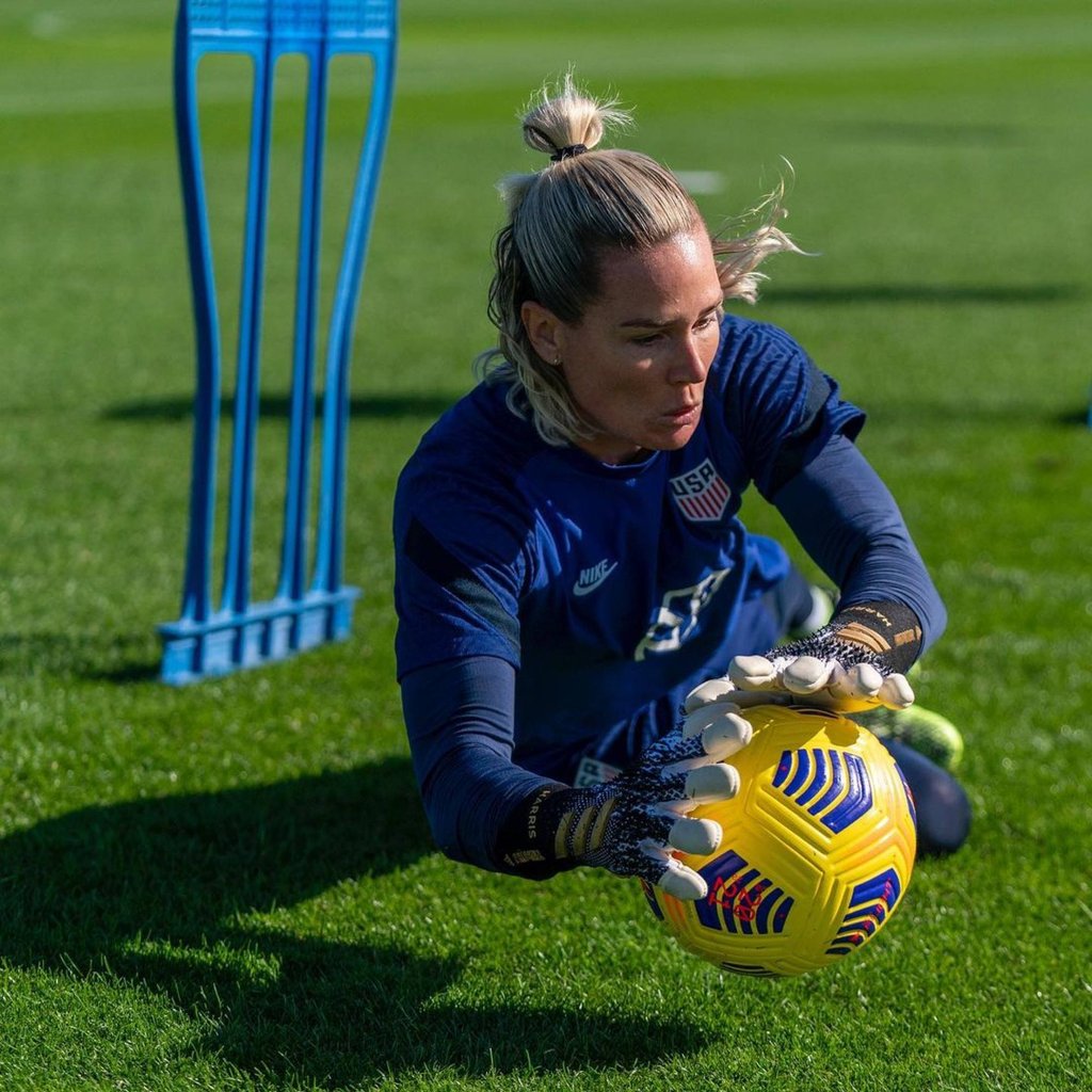 ‘How lucky am I?’ What Sophia Bush said about dating Ashlyn Harris ...