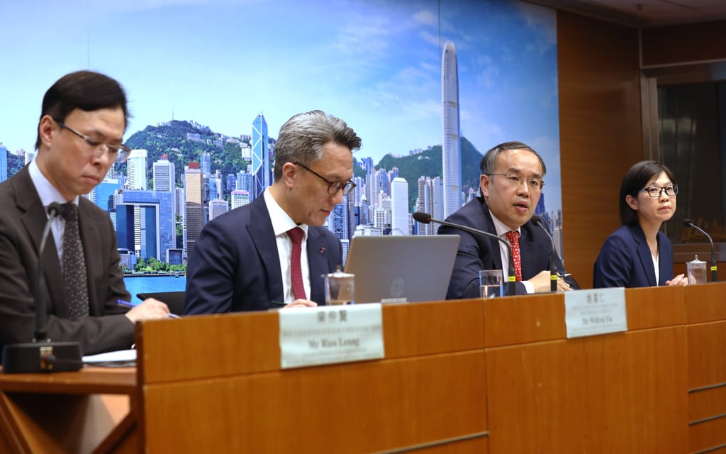 How will the Hong Kong stock market’s new typhoon policy work? Who will ...