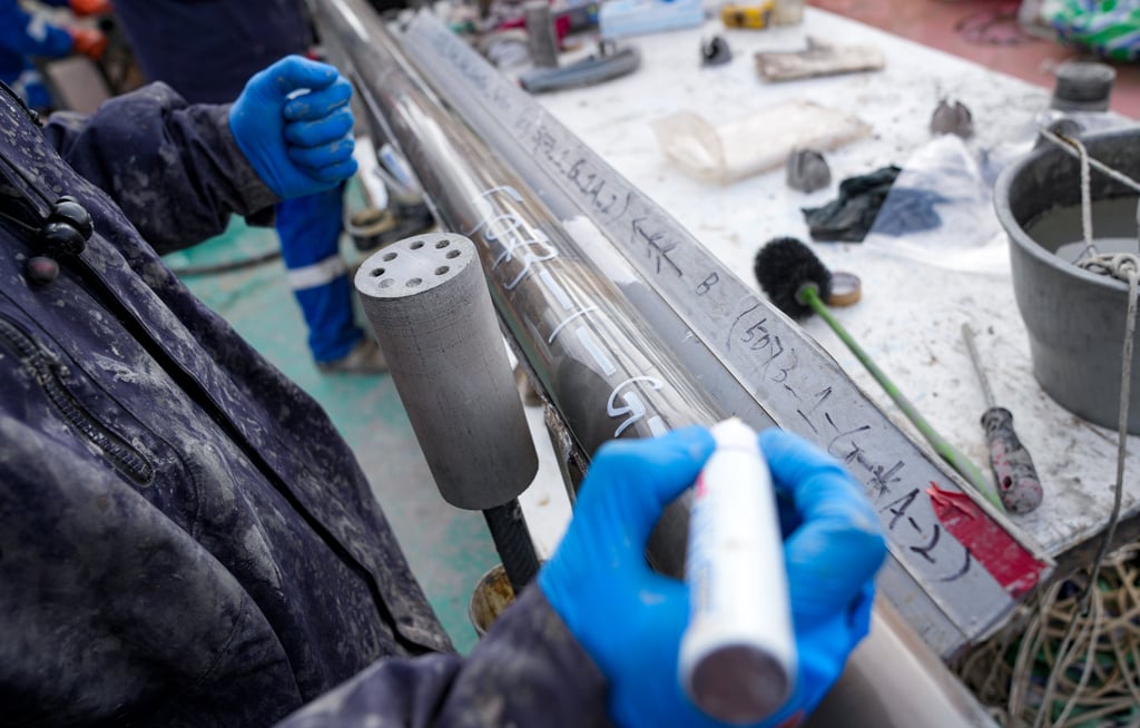 Does Tibet’s ‘Heavenly Lake’ hold clues to the future in core samples ...