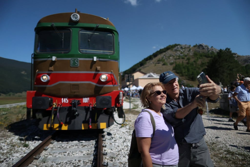 Beyond Venice and Florence, vintage trains in Italy take tourists to ...