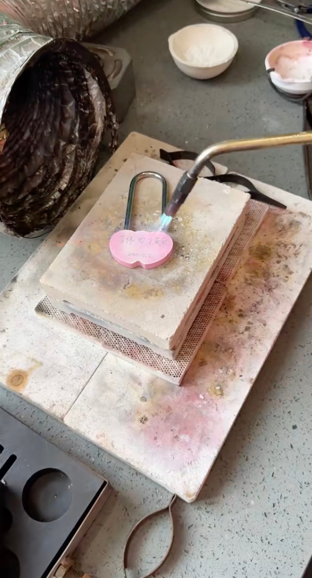 China woman hires delivery man to climb mountain, destroy ‘love lock ...