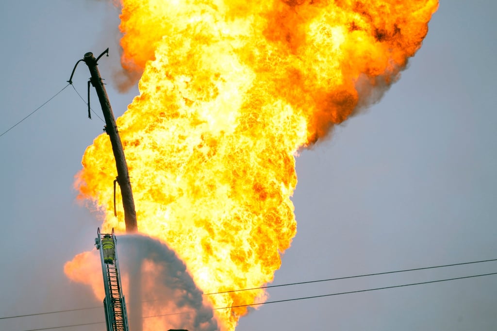 Gas pipeline near Houston, Texas erupts in a towering flame, forcing ...