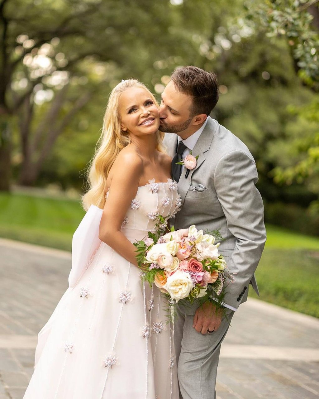 Meet Kristin Chenoweth’s husband Josh Bryant, who’s 14 years her junior ...