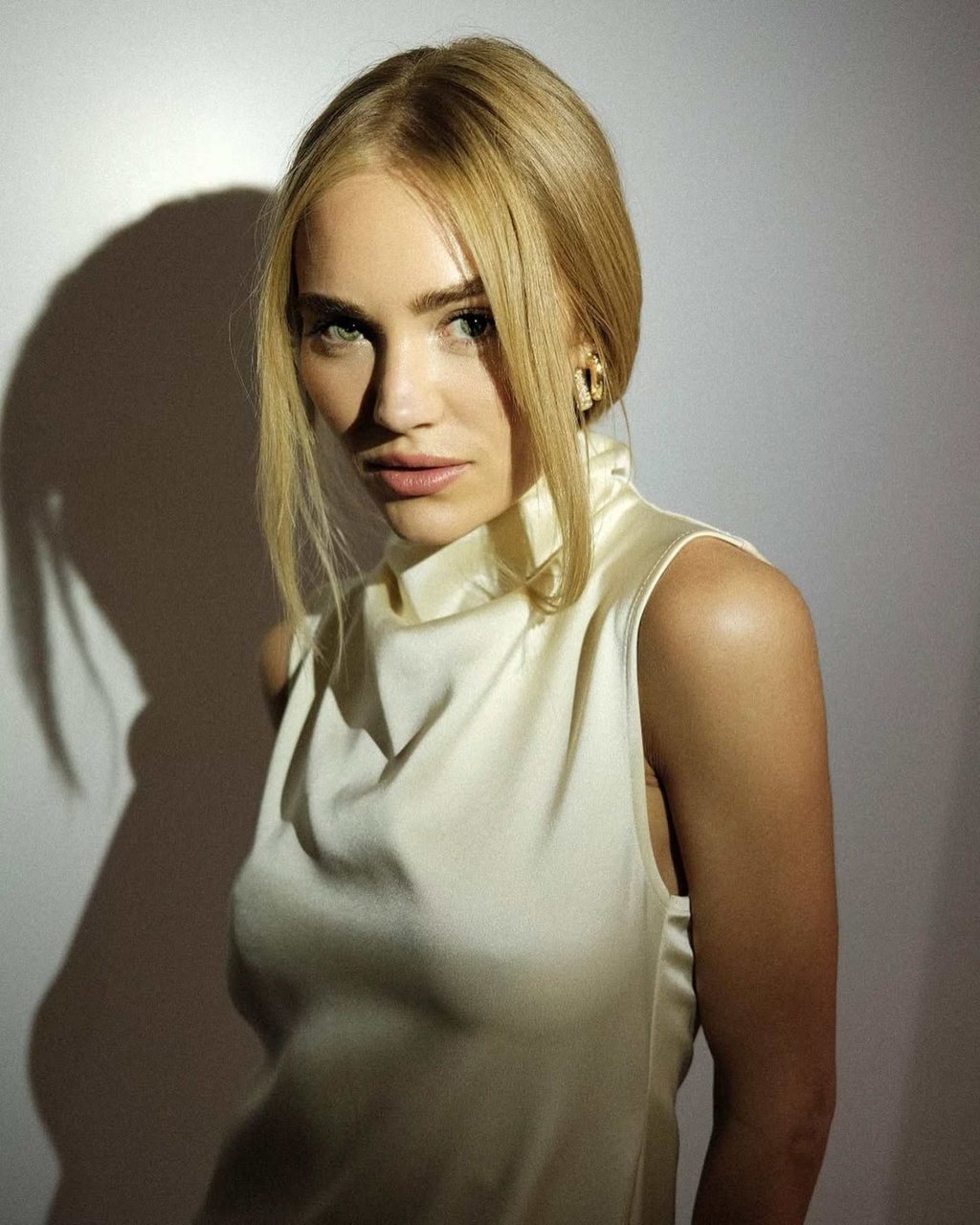 Meet Michelle Randolph: she starred with Harrison Ford and Helen Mirren in Yellowstone prequel ...