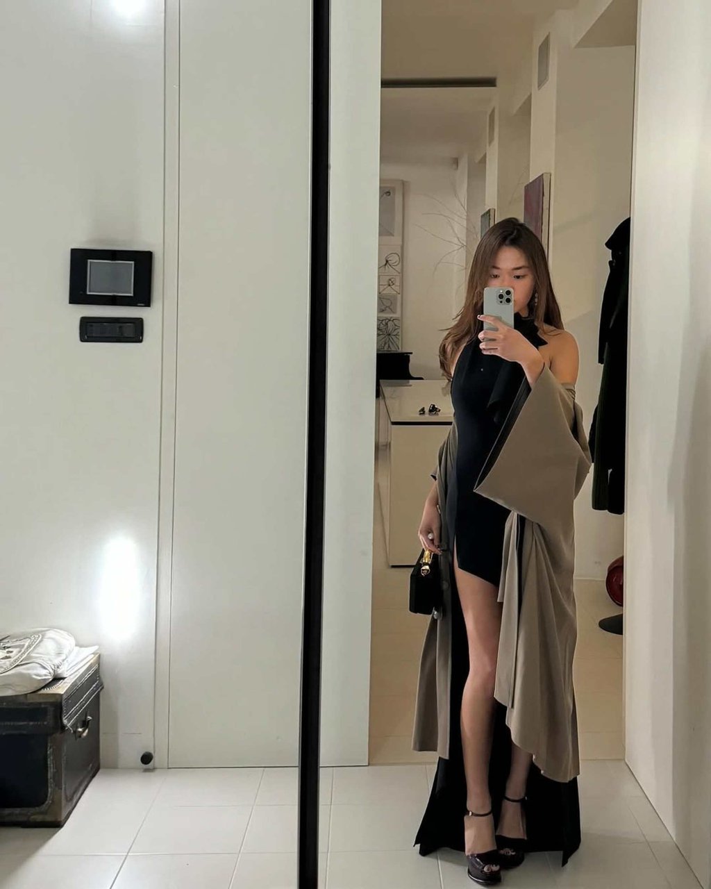 Meet Chloe and Claire Lee, the sisters behind the Selleb app – they share almost everything ...