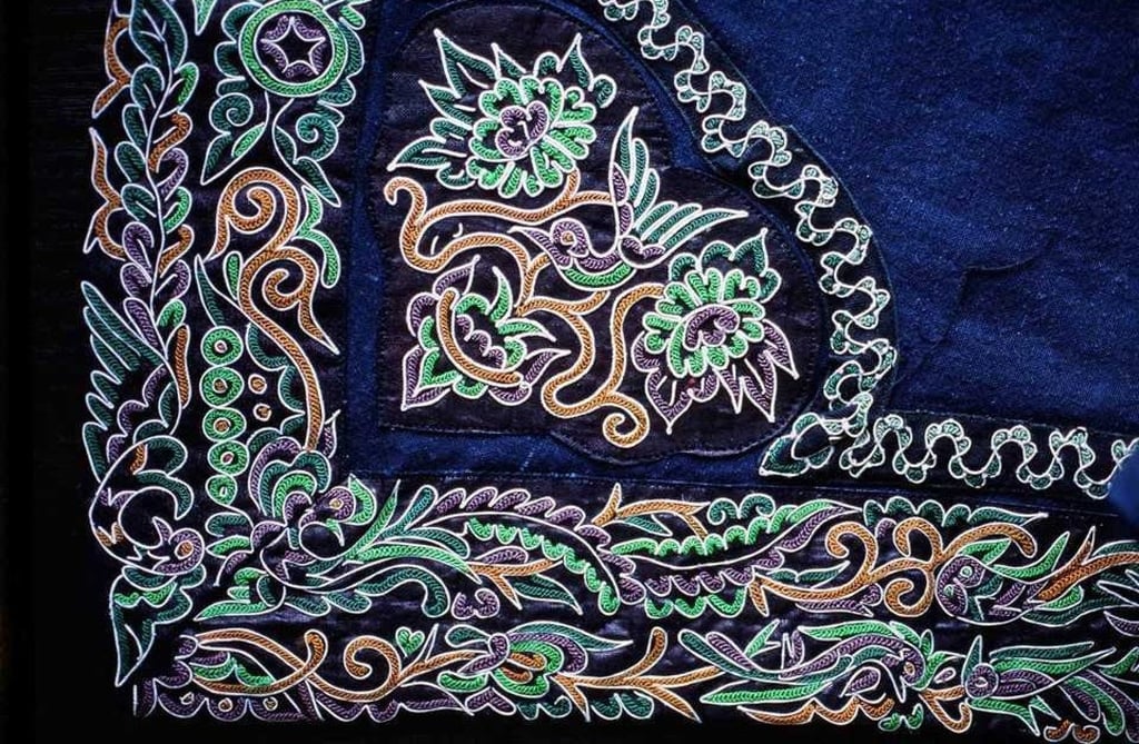 Chinese minority’s beautiful embroidery uses horsetail hair for ...