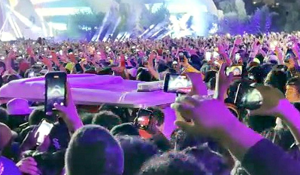 Crowd Wave Surge