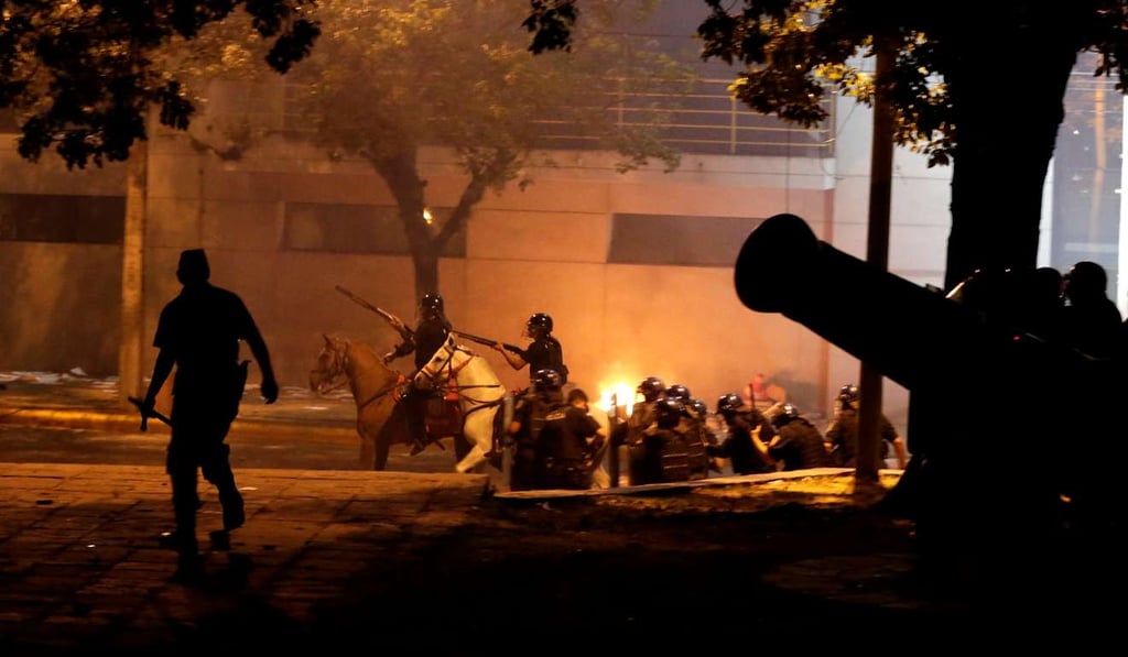 Paraguay rioters torch congress after vote to change constitution ...