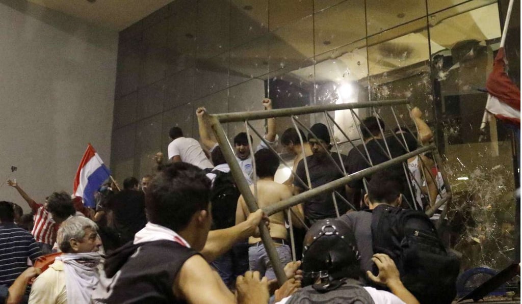 Paraguay rioters torch congress after vote to change constitution ...