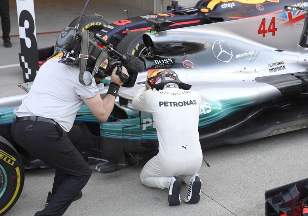 Lewis Hamilton in driving seat for fourth Formula One world title as he ...