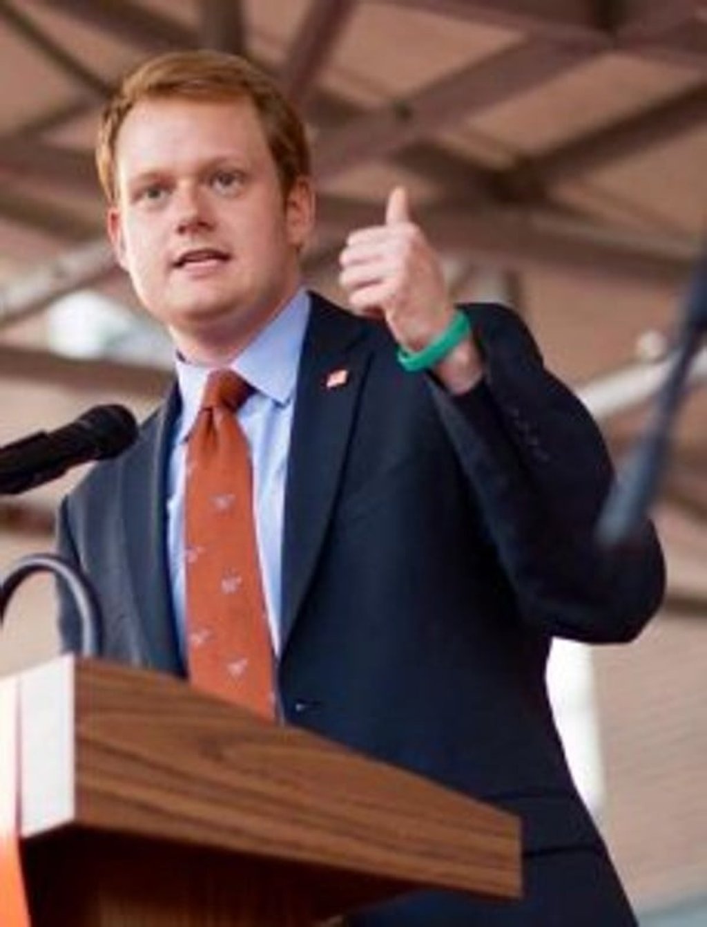 US politician whose girlfriend was shot dead on live TV, beats gun ...