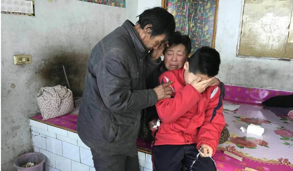 Chinese boy, 10, goes begging to help pay for cancer-stricken mother’s ...
