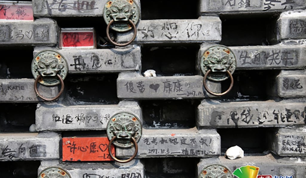Vandalising visitors leave their mark at popular Chinese tourist site ...