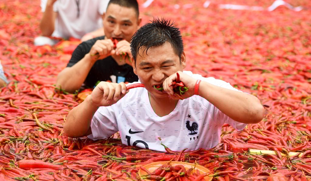 Red hot chilli eater downs 50 peppers in barely a minute at contest in ...