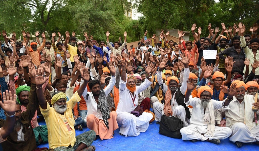 Arrests after Indian mob lynches man over WhatsApp child abduction ...