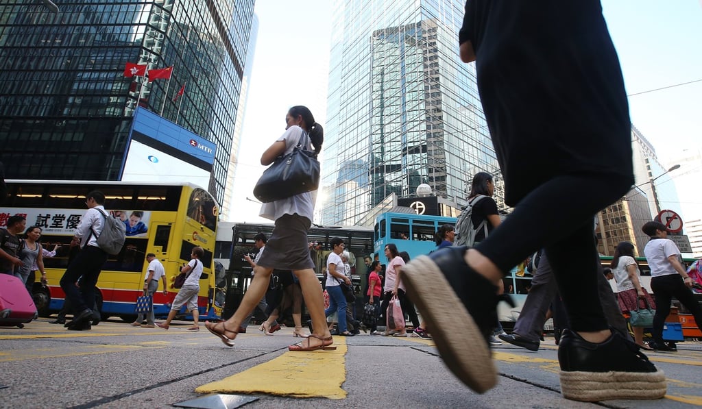 Extreme weather drives Hongkongers into vehicles as number unwilling to ...