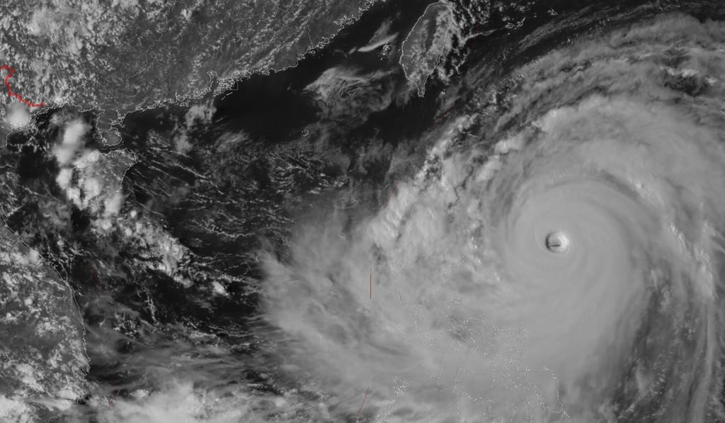 Southern China fortifies defences as Super Typhoon Mangkhut closes in ...