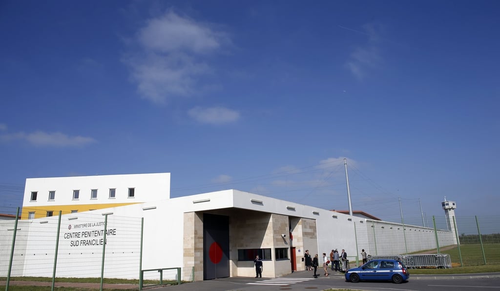 Fugitive gangster who made daring jailbreak in helicopter captured in ...