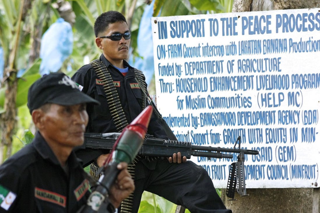 Philippine government and Muslim rebels sign crucial power sharing ...