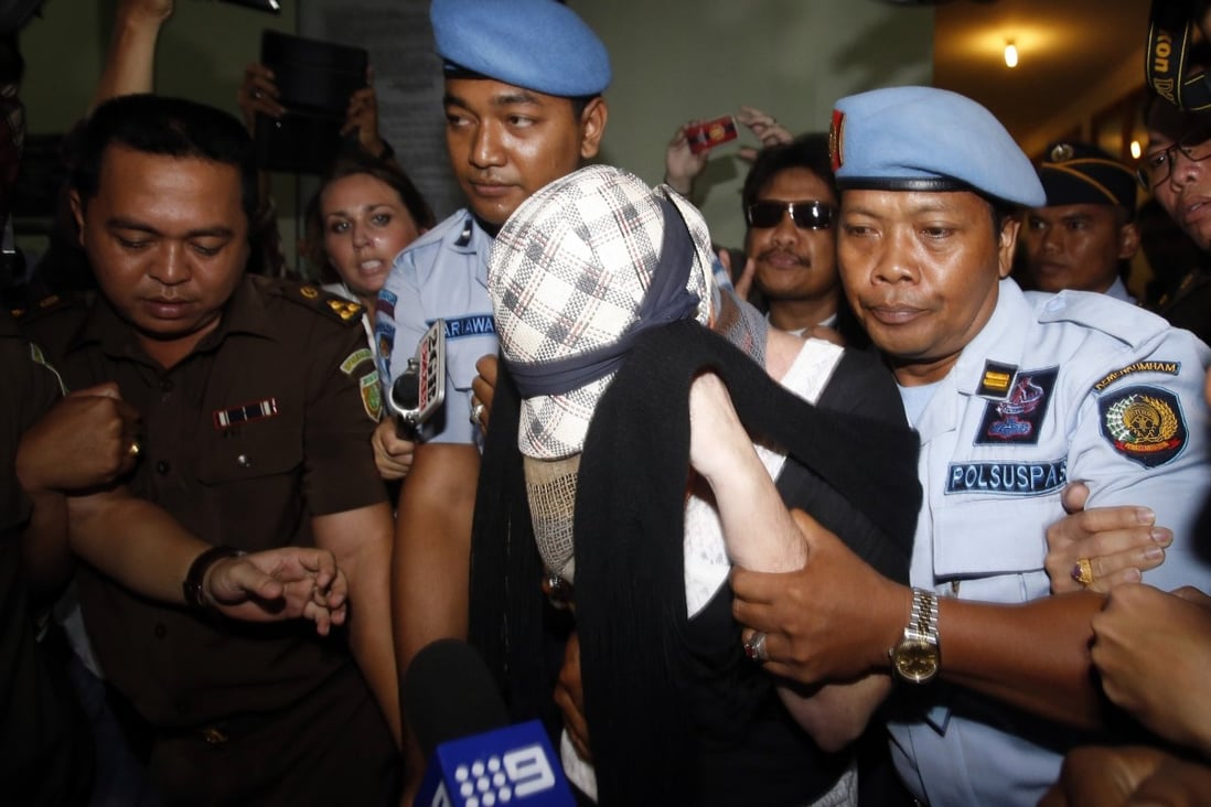 Australian drug trafficker Schapelle Corby faces media glare after ...