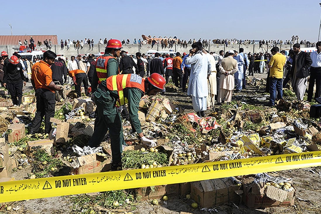 Huge blast in Pakistan vegetable market threatens talks with Taliban ...