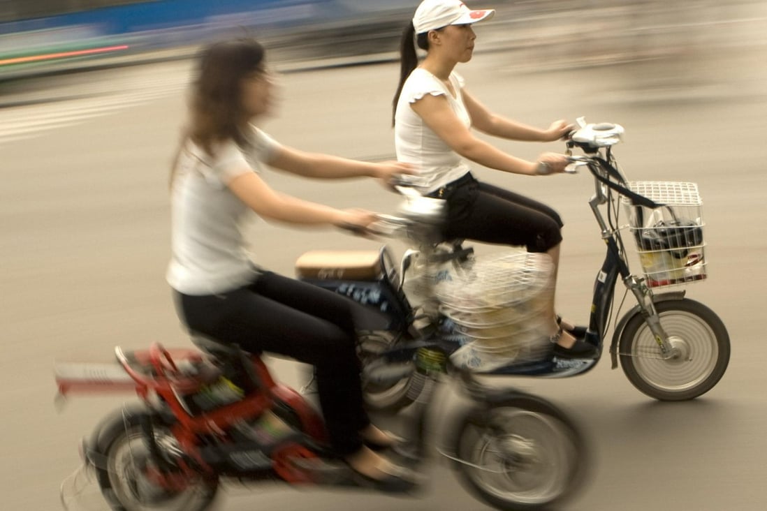 Chinese Riders Go Green With Electric Bikes But Also Live Dangerously chinese-riders-go-green-with-electric-bikes-but-also-live-dangerously