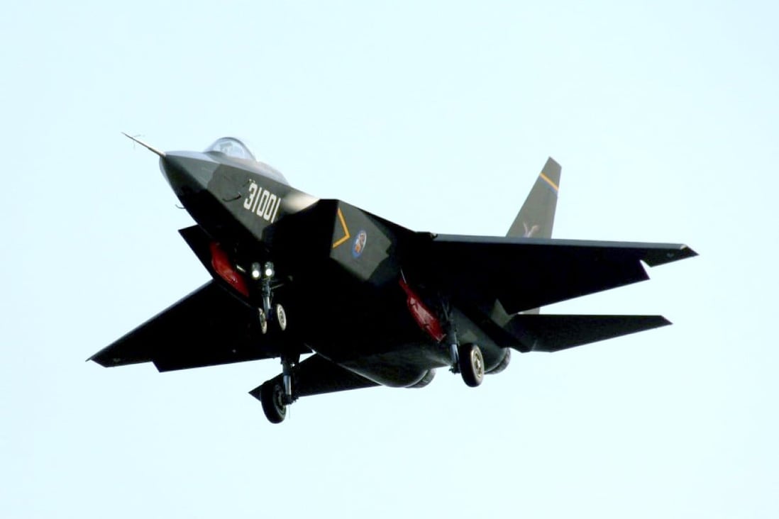 New Chinese J-31 stealth fighter spotted in Zhuhai ahead of air show ...