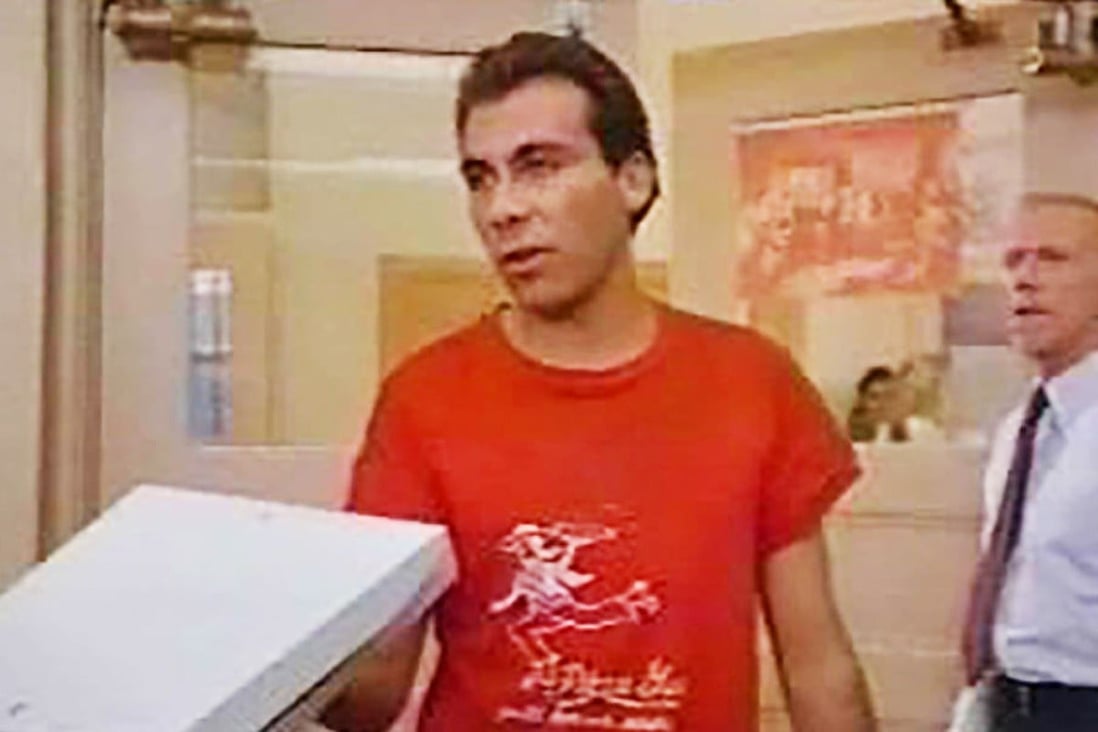 Taylor Negron, comedian who played pizza man in 'Ridgemont High,' dies ...