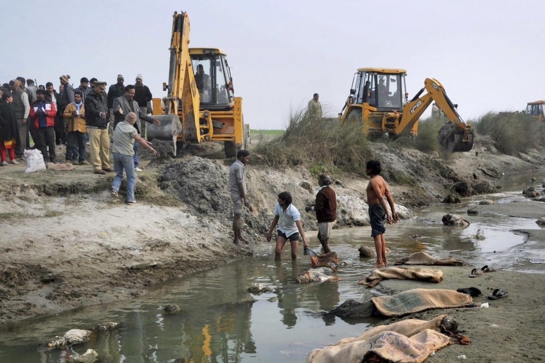 Floating corpses occupational hazard for Ganges boatmen | South China ...