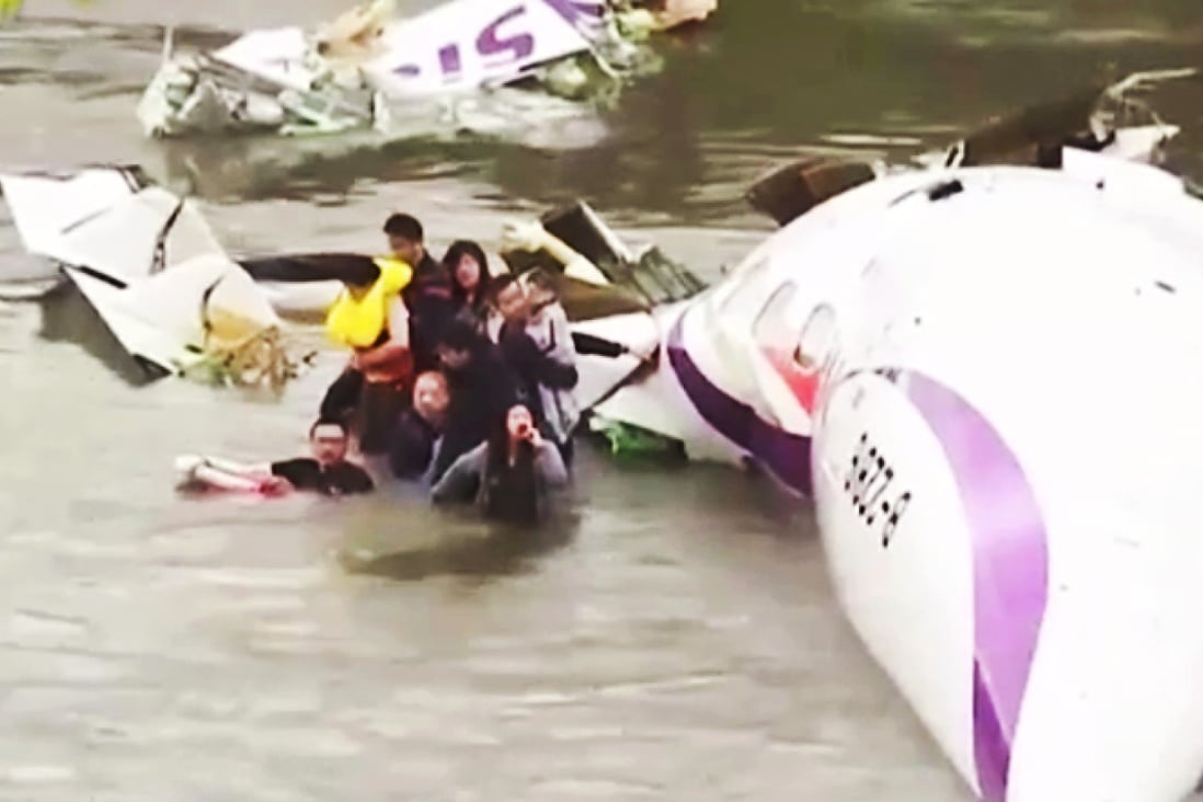 TransAsia plane lifted from river; 31 confirmed dead | South China ...
