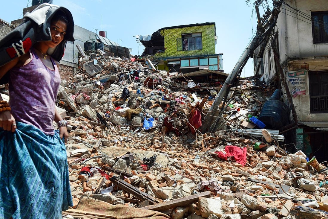 Desperate Nepalis flee aftershocks in Kathmandu as death toll tops ...