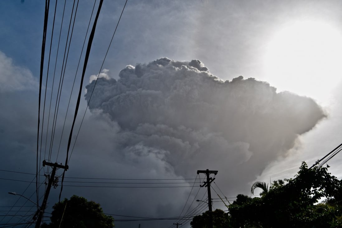 Explosive eruption at St Vincent volcano sparks evacuation ‘frenzy ...