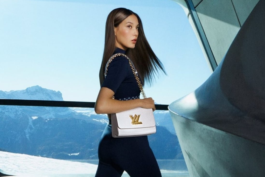 Winter Olympics: Eileen Gu models Chinese uniform and turns Olympic ...