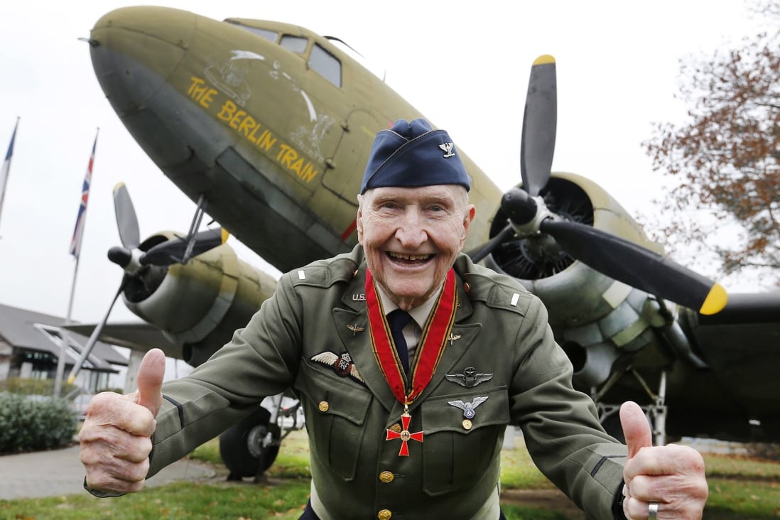 ‘Candy Bomber’ who dropped sweets during Berlin Airlift dies at 101 ...
