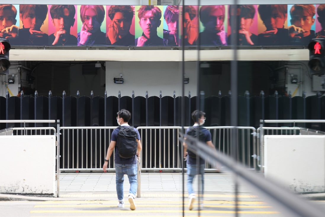Mirror concert accident: authorities clamp down on mid-air ...