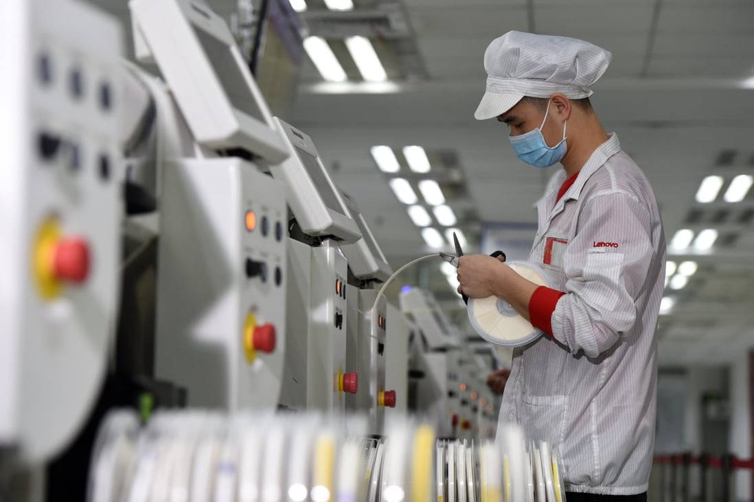 Chinas Factory Activity Shrinks For First Time In 3 Months In August