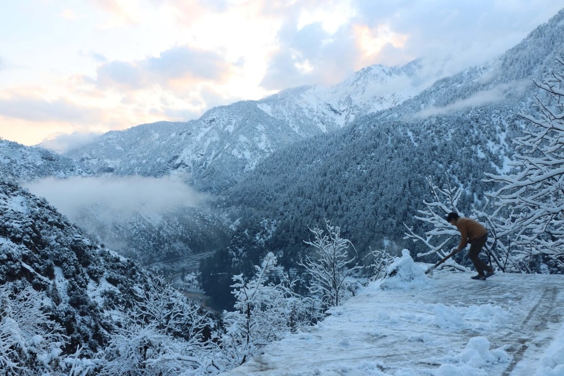 At least 130 dead as avalanches, heavy snow hit Pakistan, India ...