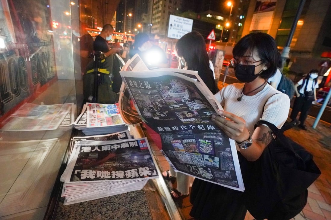 Hong Kong Internet Users Race To Preserve Apple Daily Online After