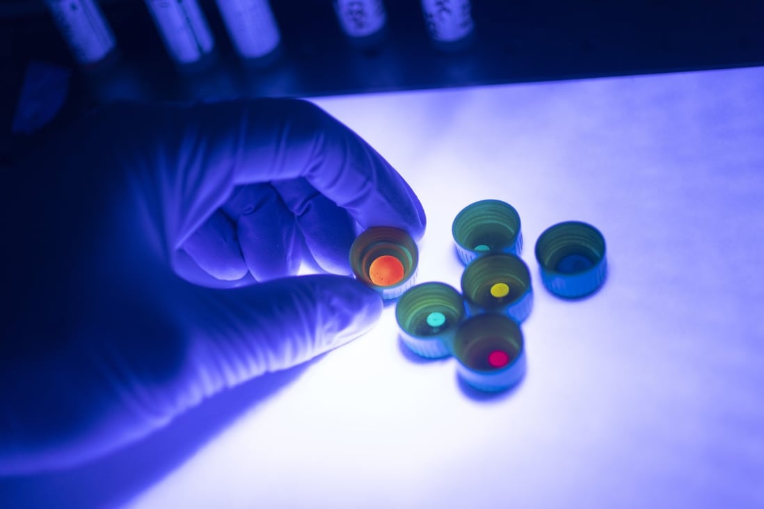 Inventors of unbreakable glass with high image quality for devices say ...